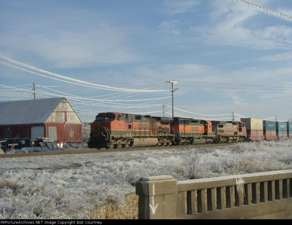 BNSF 961 west on a cold january day